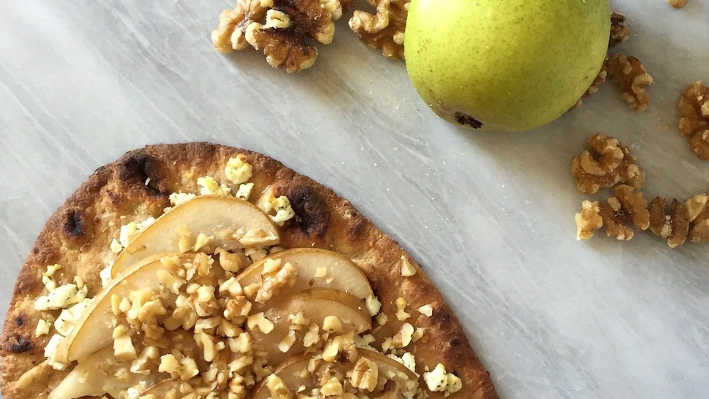 5 Ingredient Meal: Walnut, Pear and Goat Cheese Pizza - California Walnuts