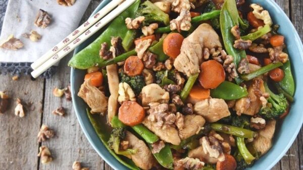 Toasted Walnut Asian Chicken and Vegetables - California Walnuts