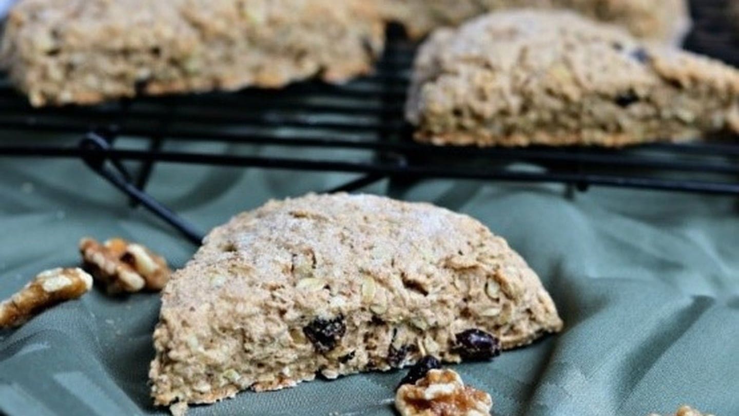 Oatmeal Walnut Raisin Scones - California Walnuts